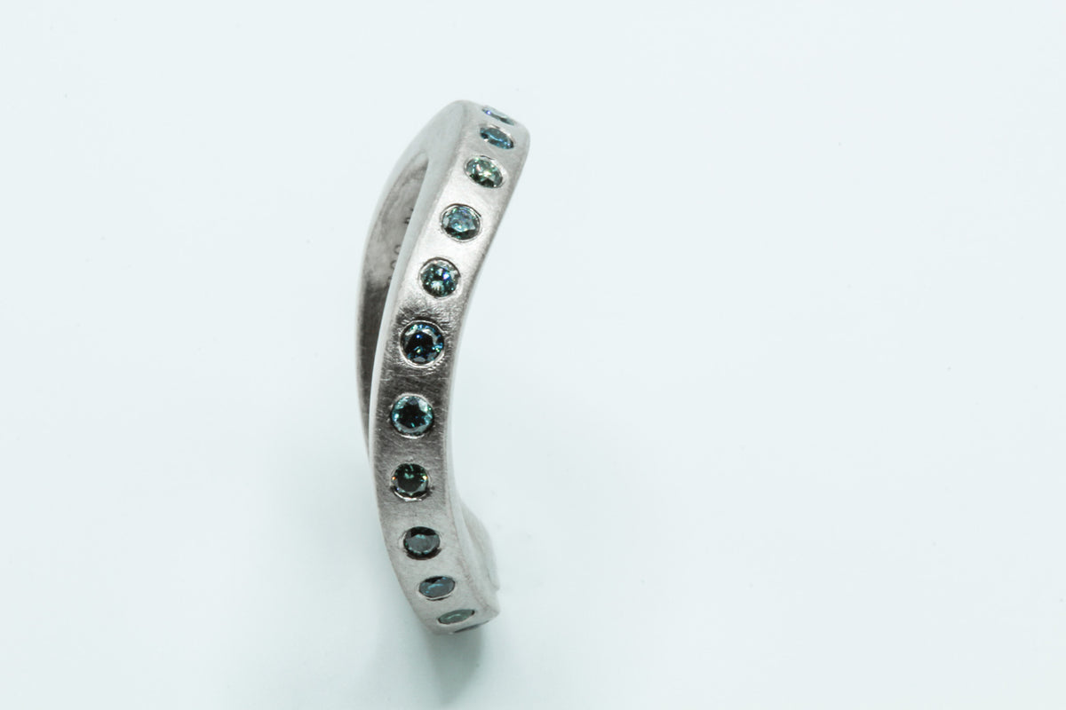 Ring: Palladium 950/... , blaue Brillanten (beh.) – Atelier Baus